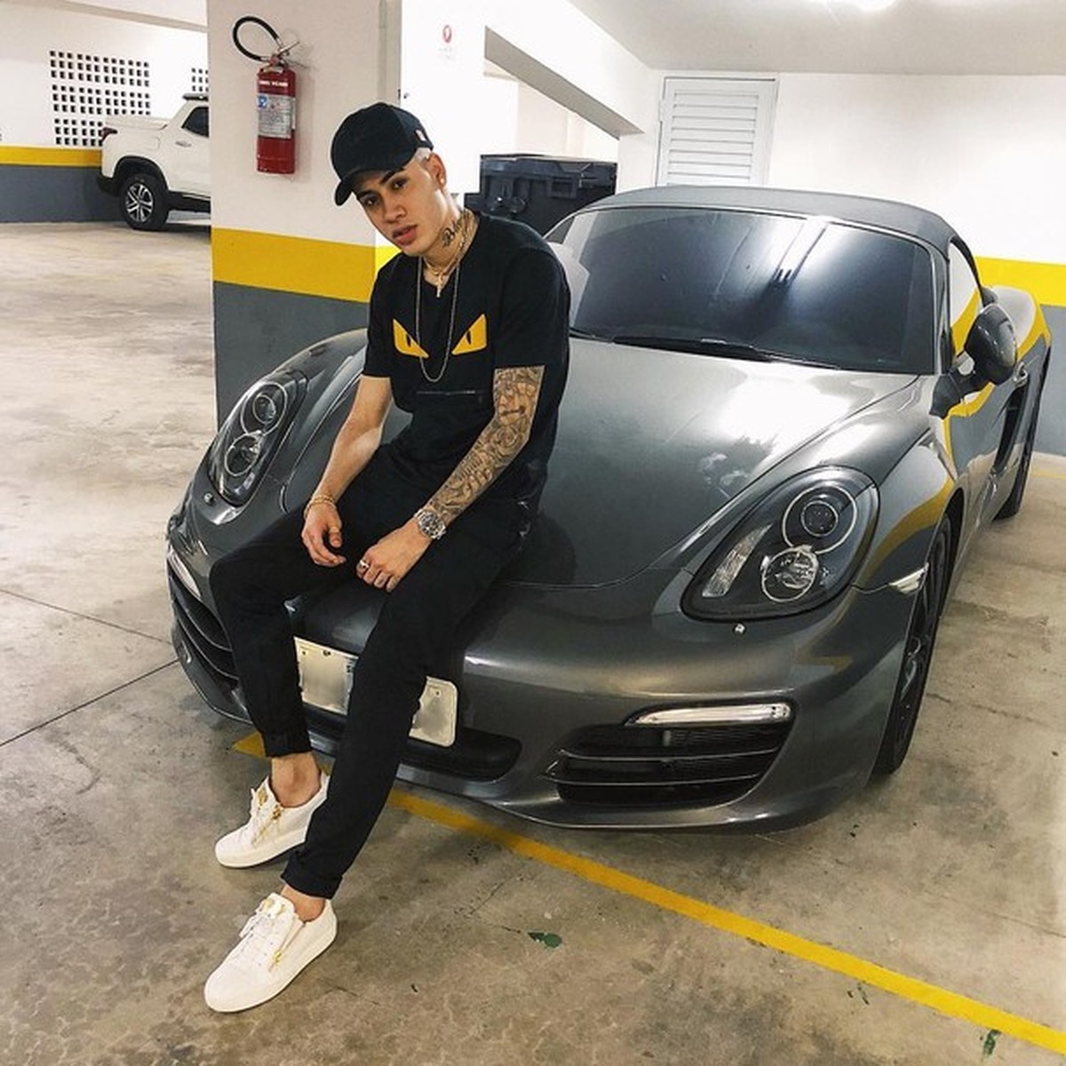 Mc Kevinho ostenta com carro avaliado em R$ 300 mil | Celebridades ...