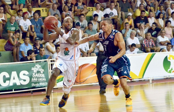 Larry Taylor faz história e Bauru bate LSB com placar centenário pelo ...