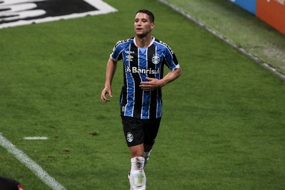 Thiago Neves no Atlético-CE? Clube zoa e convida meia para atuar pelo ...