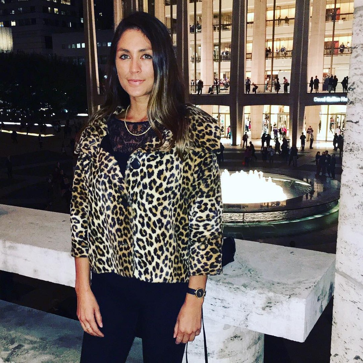 Atriz Dominique Huett processa produtora de Harvey Weinstein por ...