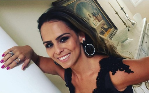 Prima de Sandy, Aline Lima grava programa com decote comportado - Quem ...