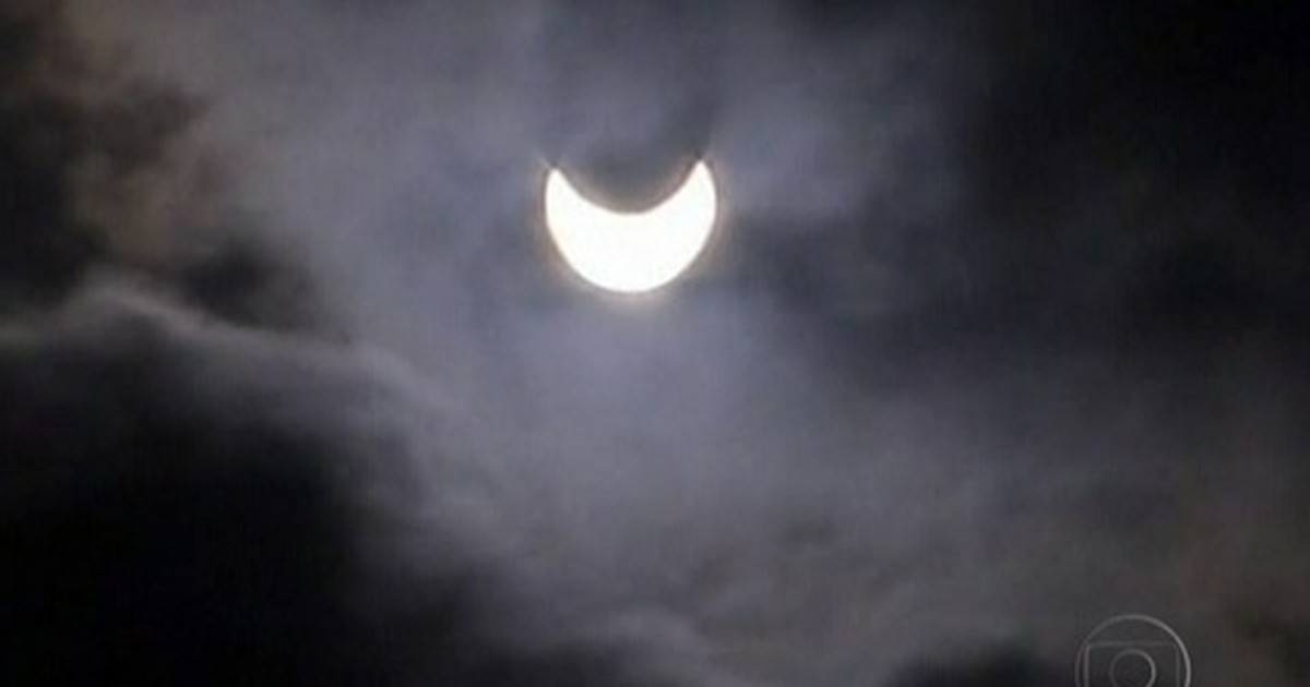 Bom Dia Brasil - Parte da Europa acorda com belo eclipse parcial do Sol