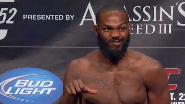Novo visual: após vencer Belfort, Jon Jones tira barba e usa apenas ...