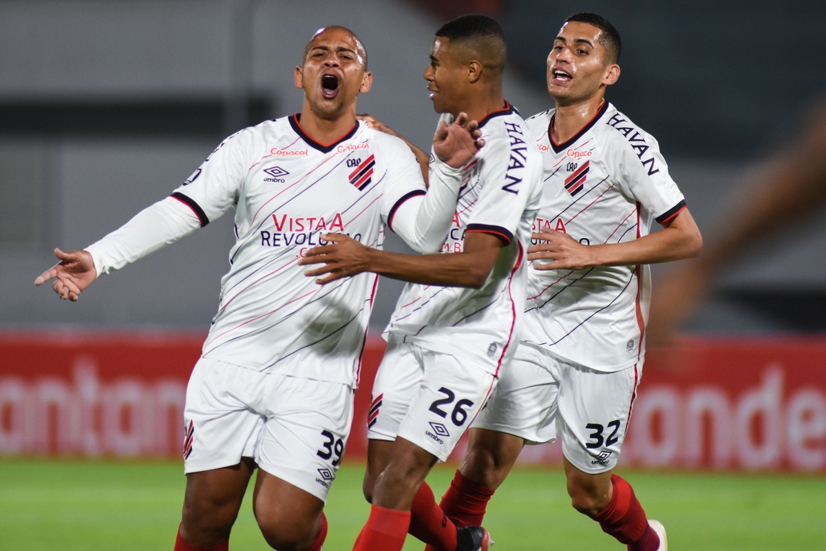 Análise: Athletico sofre, mas mostra maturidade para reagir contra o ...