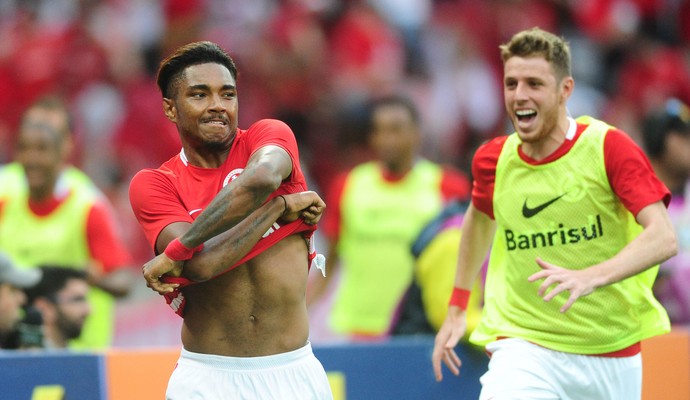 Vitinho FC: "egoísta", atacante revive fase e garante 1/3 dos pontos do ...