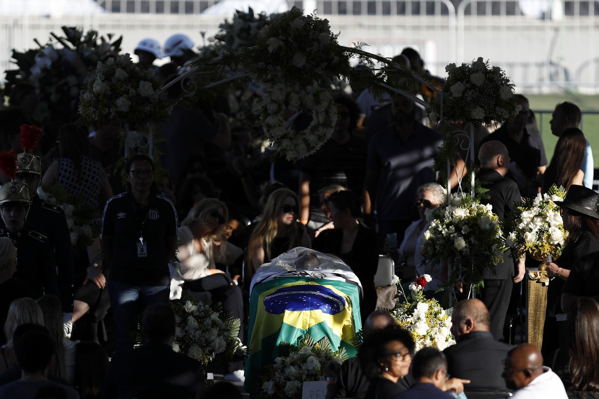 Veja fotos do velório de Pelé, que reuniu 230 mil pessoas em 24 horas ...