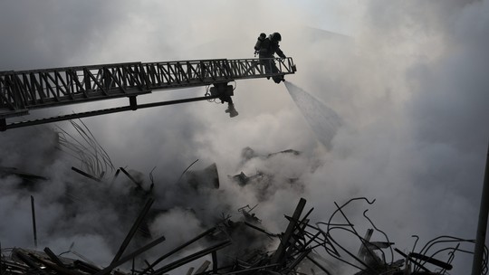 Incêndio em prédio de SP foi causado por curto-circuito em tomada no 5º ...