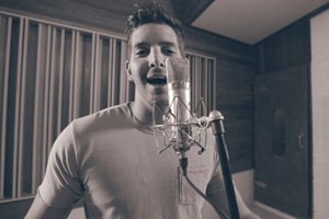 Felipe Pezzoni: "O primeiro CD que eu ganhei na vida foi o da Banda Eva ...