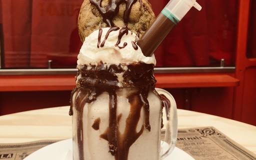 Milk-shake bem humorado faz sucesso para quem gosta de doce - Revista ...