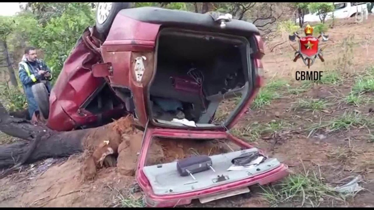 Homem E Mulher Grávida Morrem E Criança Fica Ferida Após Carro Capotar