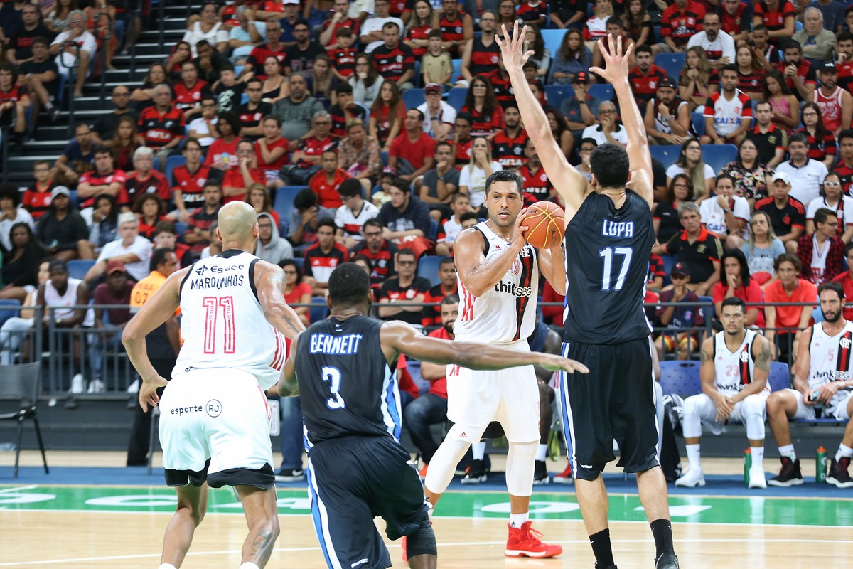 Eficiente, JP Batista festeja o resultado contra o Pinheiros ...