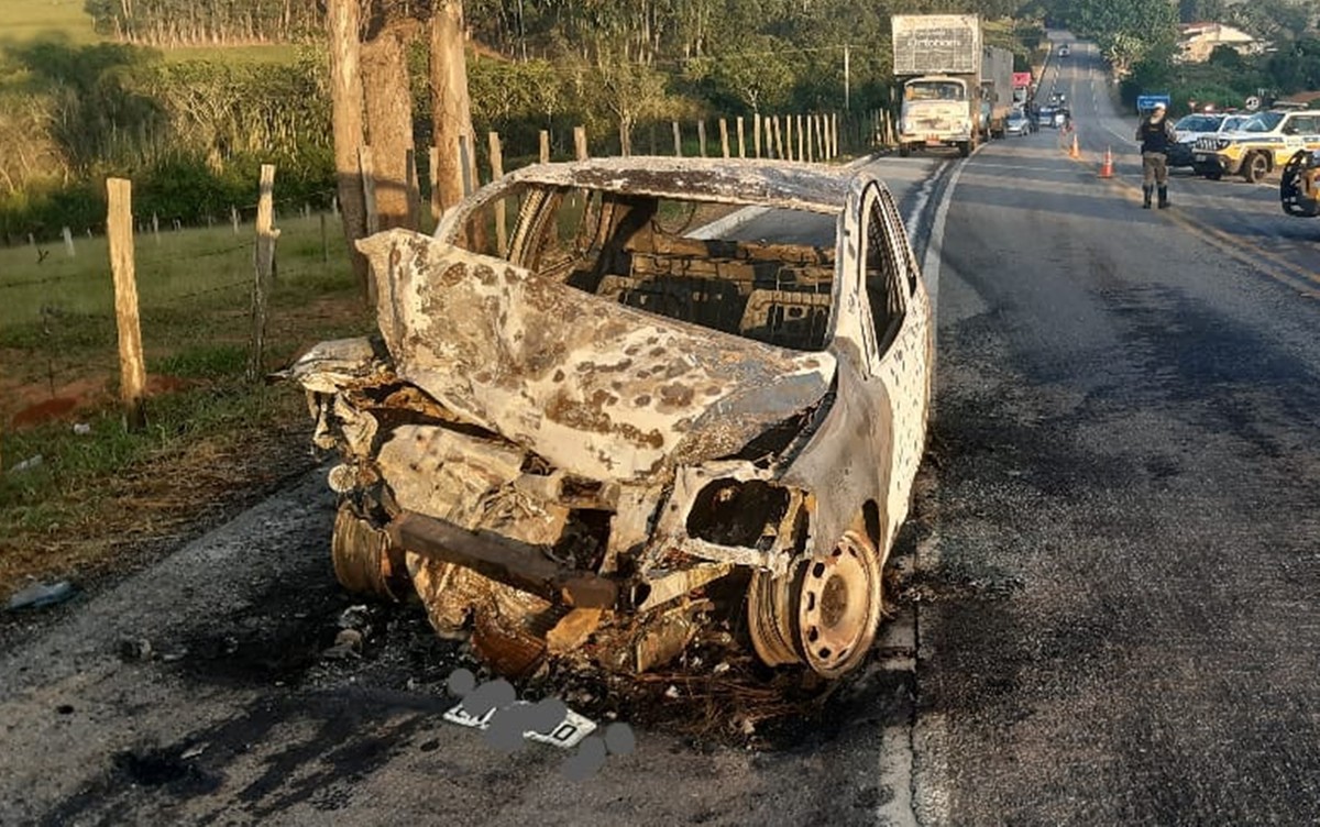 Homem morre carbonizado após batida entre dois carros na BR-459, em Pouso Alegre, MG | Sul de ...