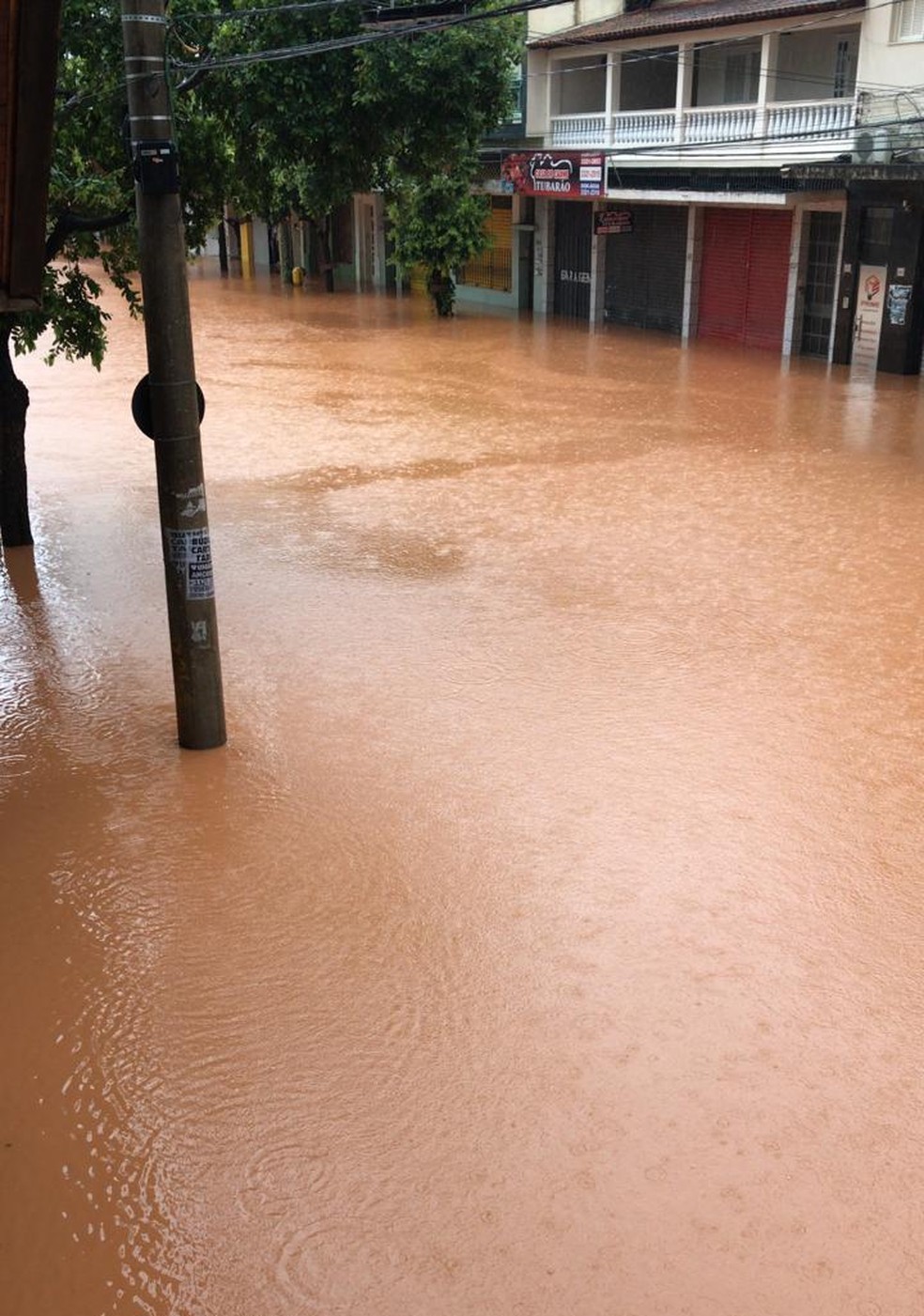 Chuva inunda ruas e provoca deslizamentos em Caratinga | Vales de Minas ...
