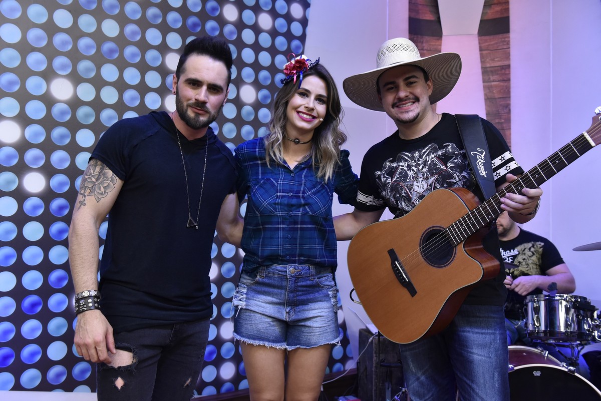 'Só na web': Rafa Maya e Delegado cantam 'Perfume de Cigarro' | Estúdio ...