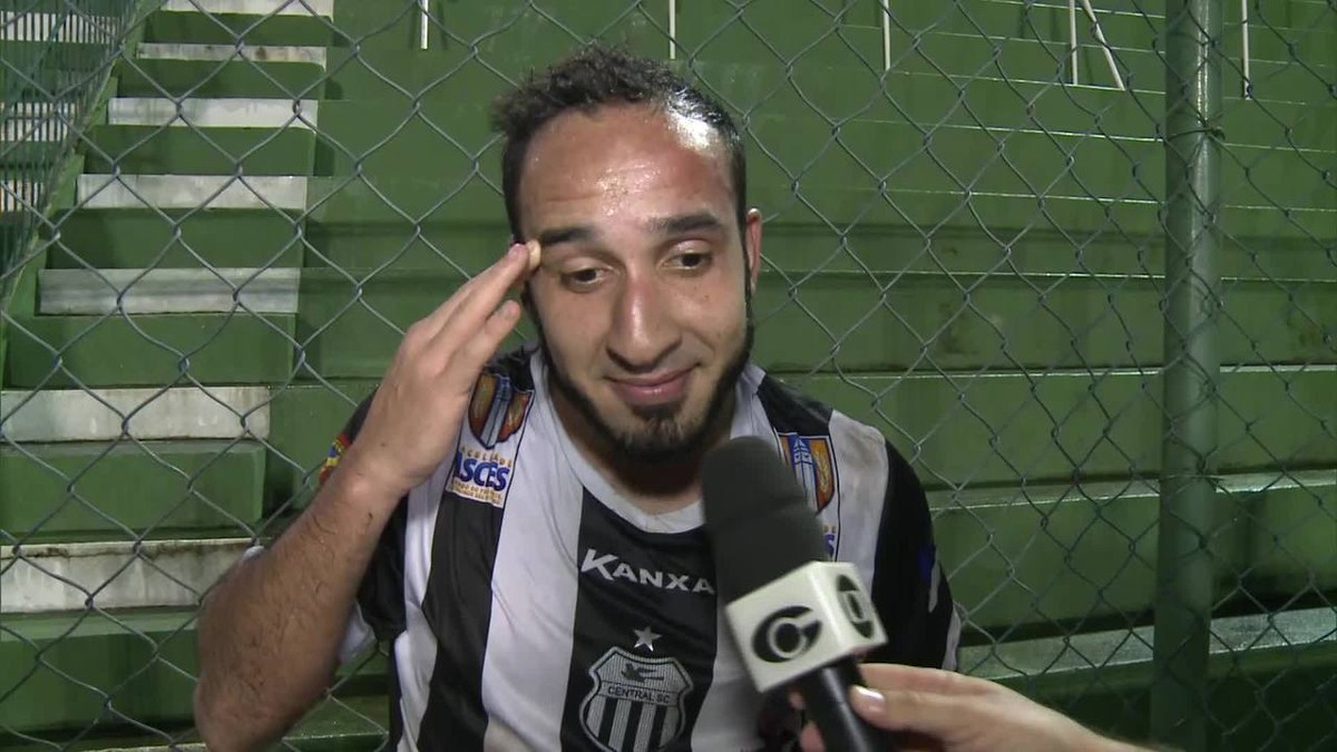 Destaque na vitória do Central, Leandro Costa faz três gols e pede ...