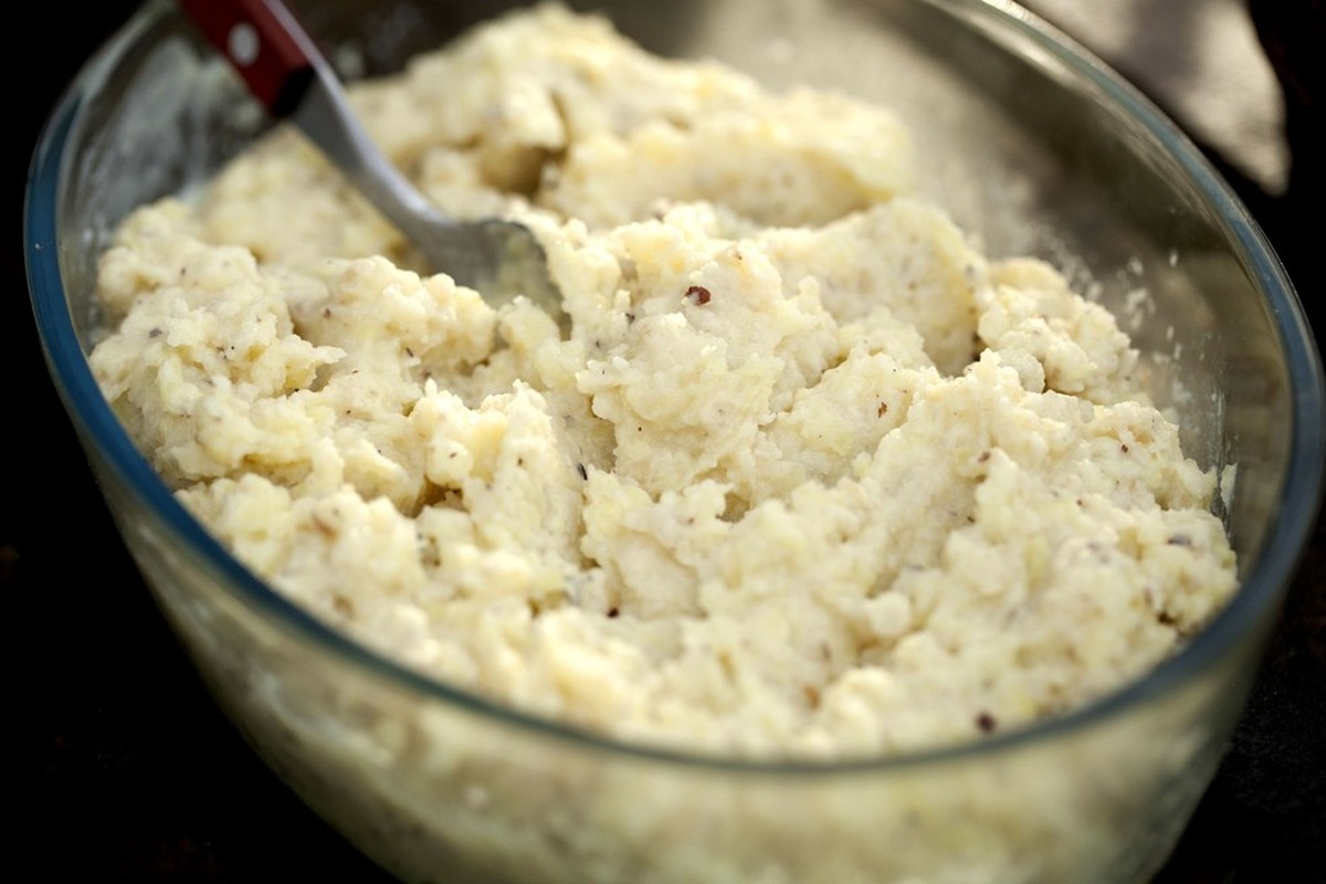 Como fazer purê: confira 10 receitas simples e cremosas | Cardápios ...