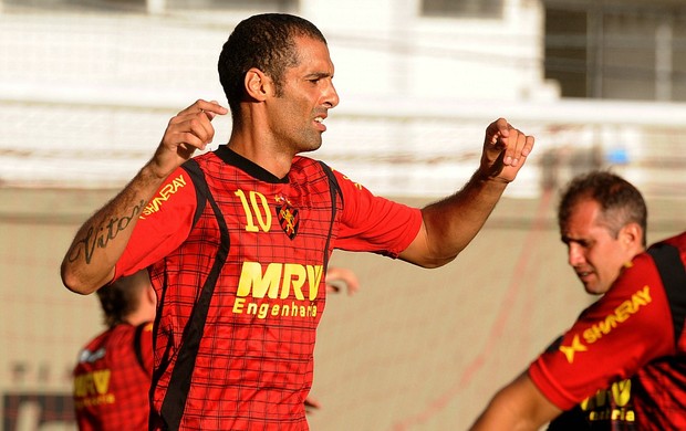 Com contrato perto do fim, César espera renovar para seguir no Sport ...