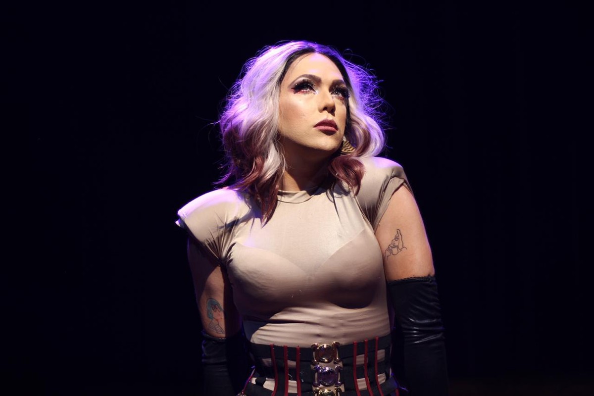 Cantora Sarah Mitch apresenta 'A última dança' no Cine Teatro Cuiabá ...