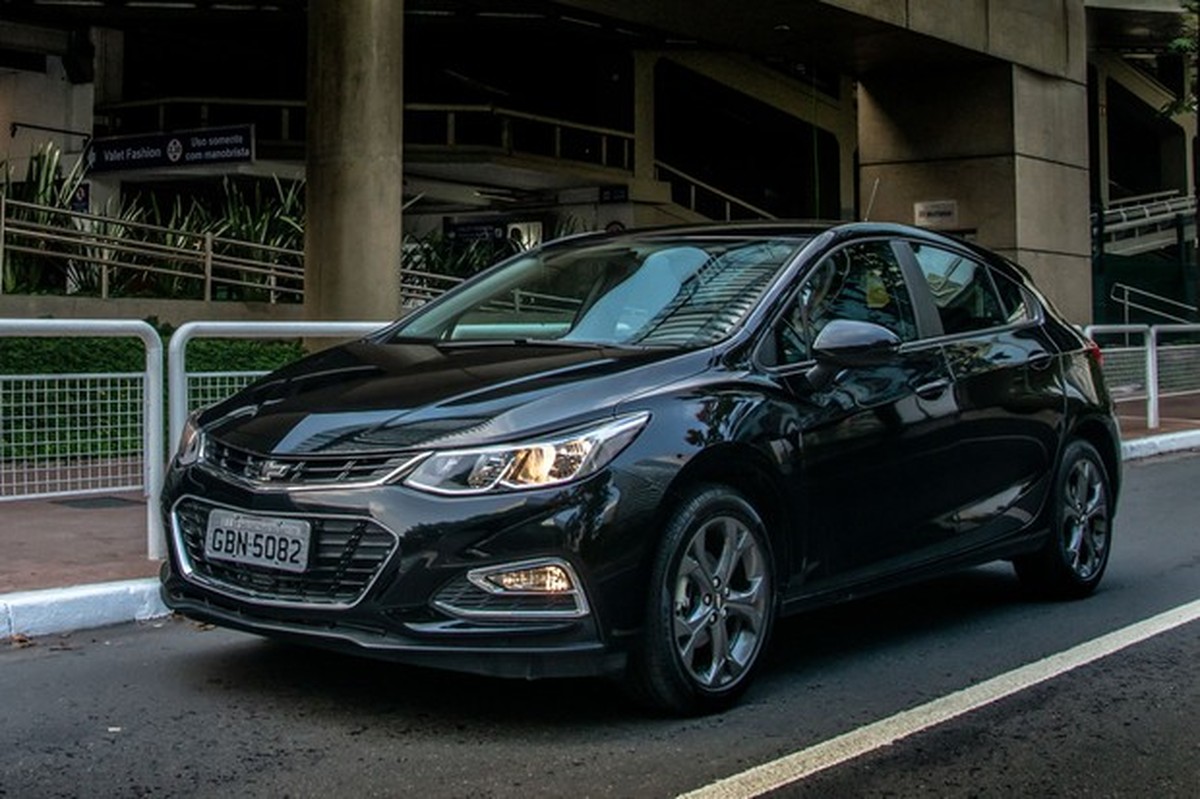 Teste: Chevrolet Cruze Sport6 Black Bow Tie veste o preto em nome dos ...