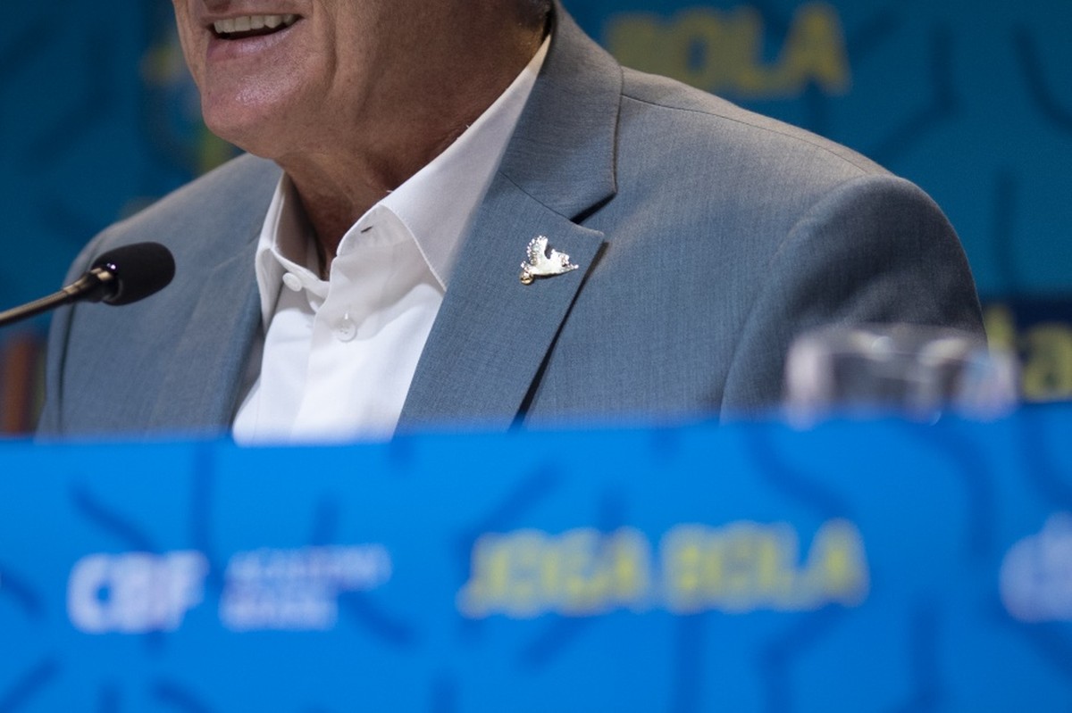 Presente de Falcão e homenagem: saiba o significado do broche usado por ...