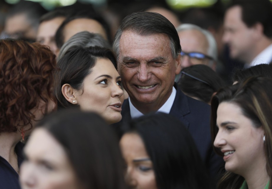 Michelle Bolsonaro e Damares encontraram venezuelanas do ‘pintou um clima’, diz colunista ...