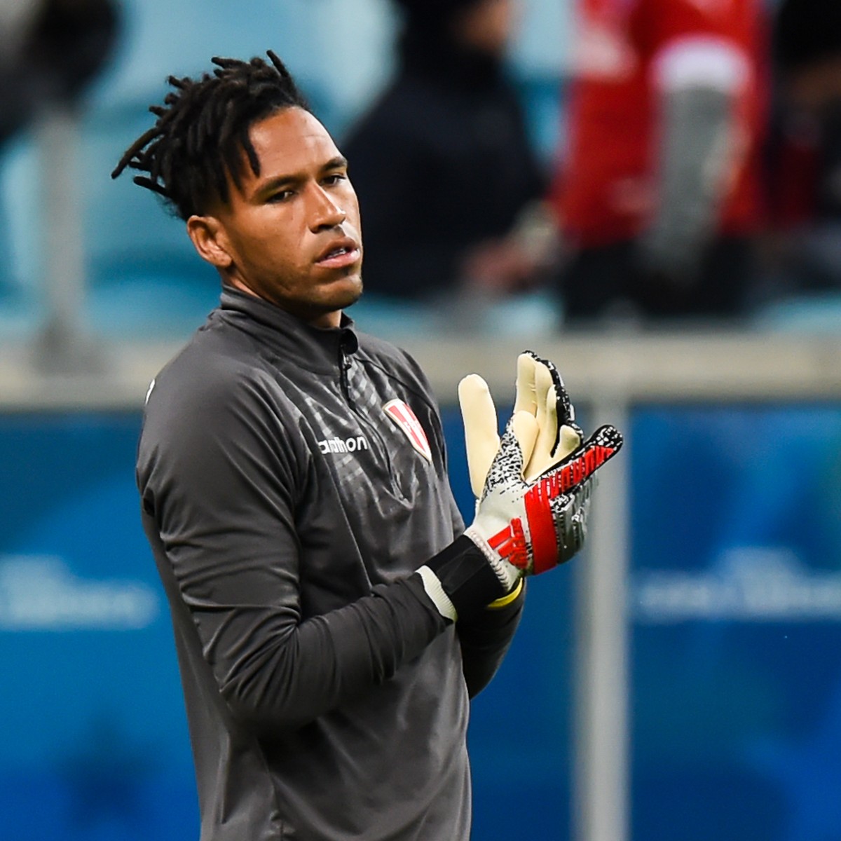 Gallese tem atuação de gala contra o Chile e confirma fama de pegador ...