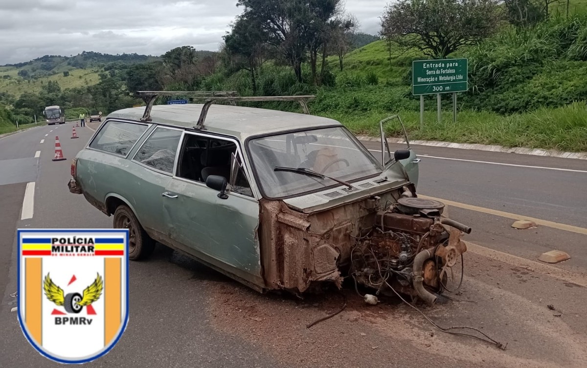 Batida entre carros deixa três pessoas feridas na MG-050, em Fortaleza de Minas, MG | Sul de ...