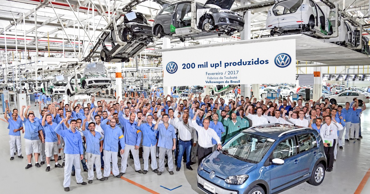 G1 - VW comemora produção do Up! de número 200 mil em Taubaté, SP ...