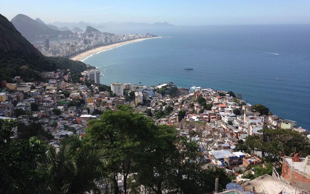 Com auxílio de cães, polícia faz operação no Morro do Vidigal | Rio de ...