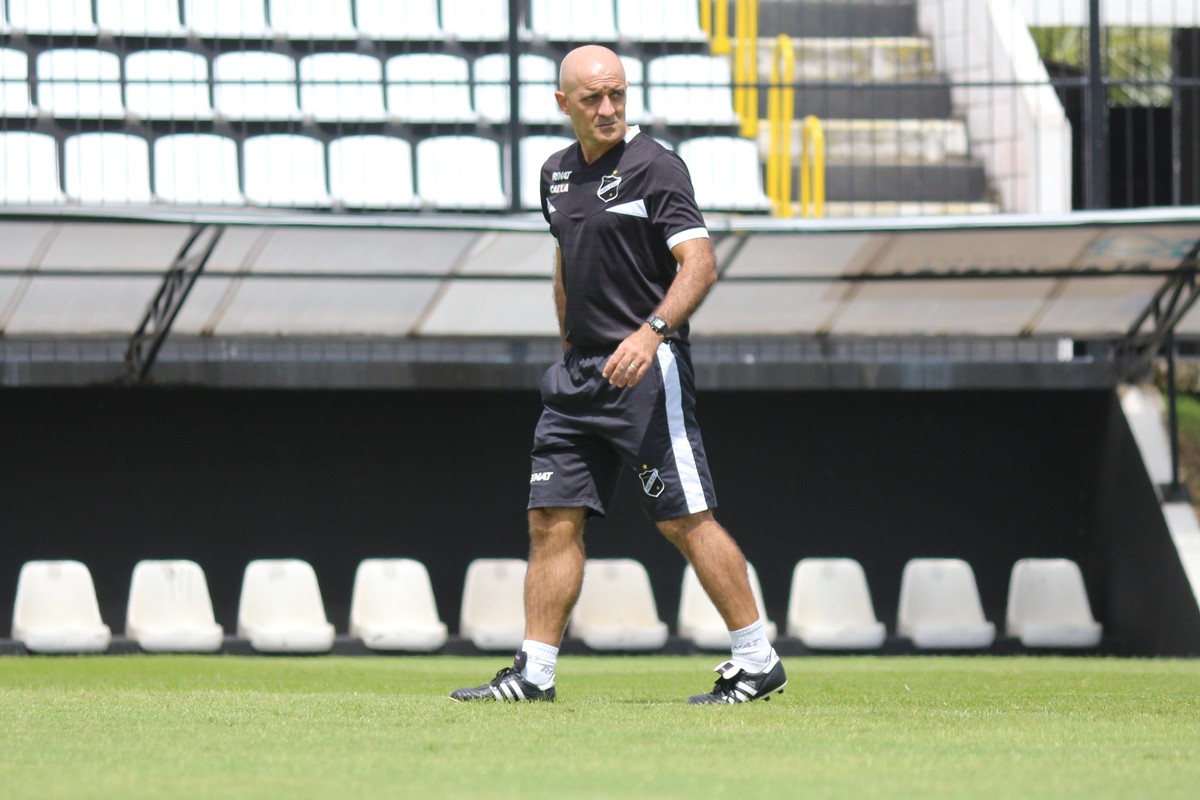 Cuiabá negocia com Schulle e novo técnico deve ser anunciado nos ...