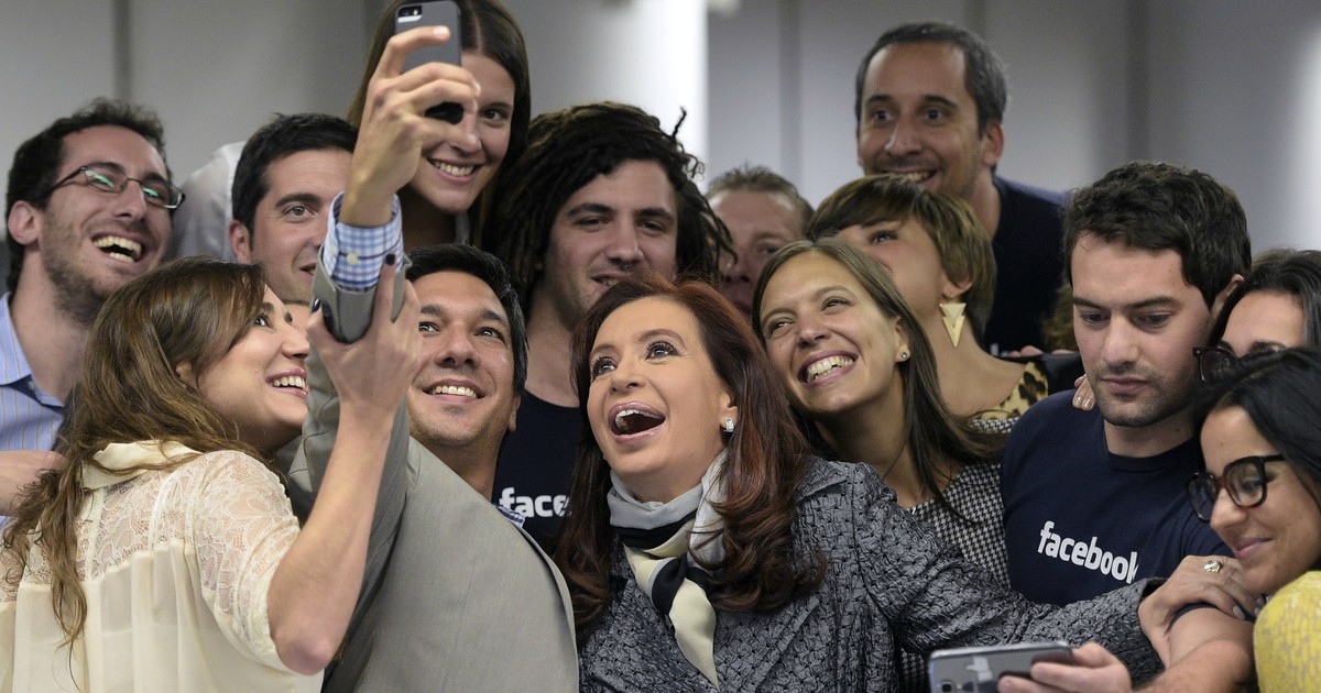G1 - Nova sede do Facebook na Argentina é inaugurada com 'selfie' de ...