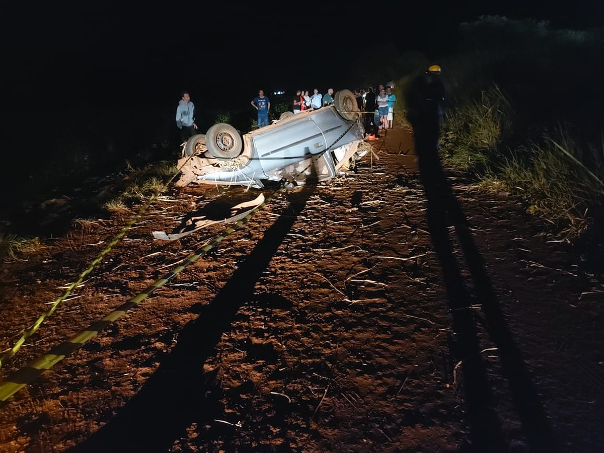 Duas pessoas morrem e quatro ficam gravemente feridas em acidente com três carros no Paraná ...