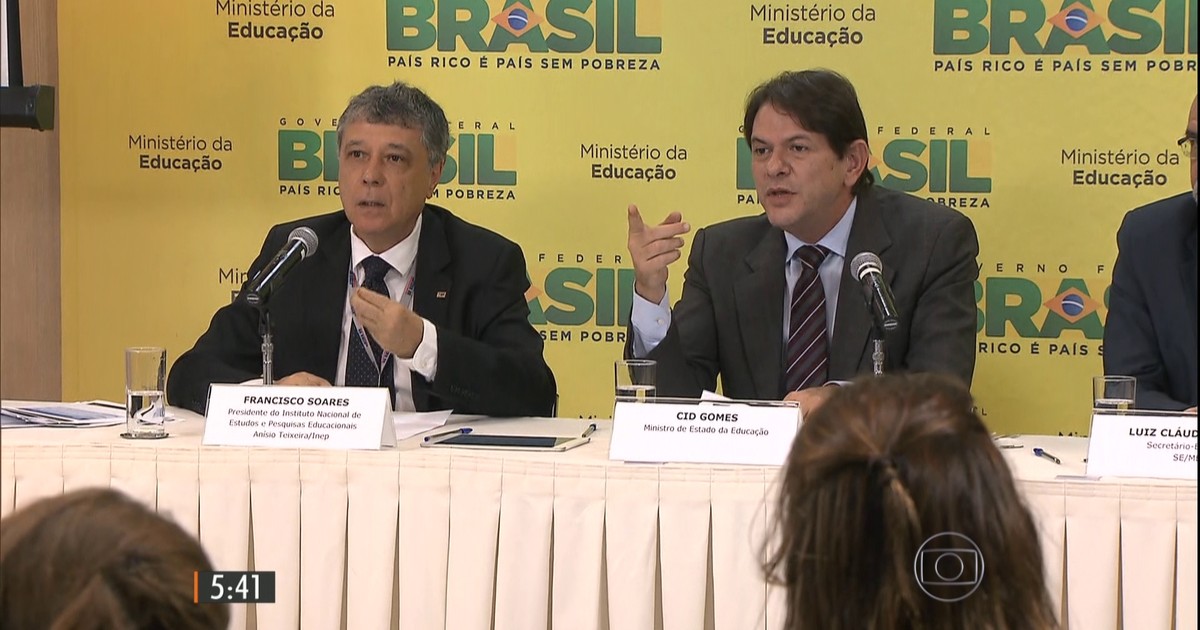 Hora 1 - Mais de 500 mil alunos tiram nota zero na redação do Enem