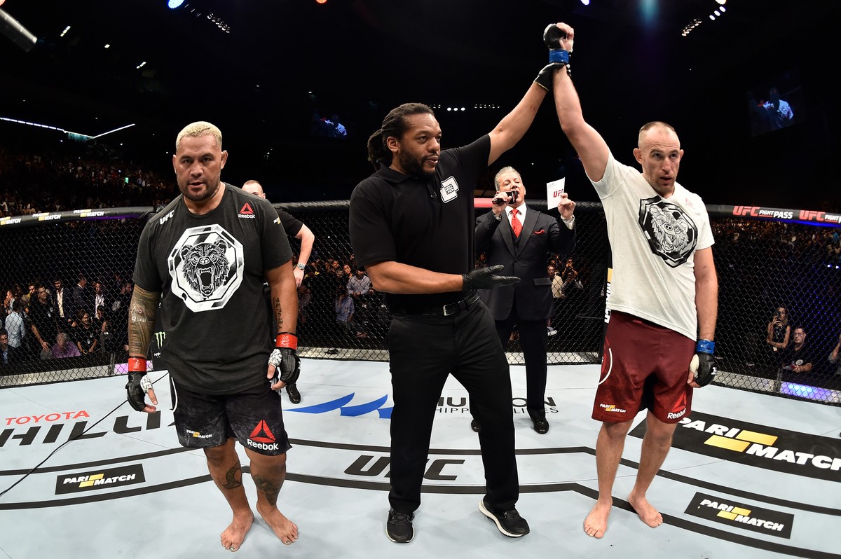 Oleinik leva bônus de "Performance da Noite" por finalização no UFC ...