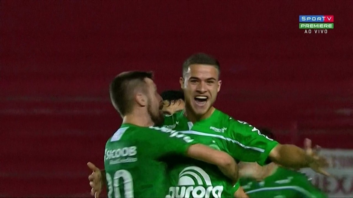 Thiago Ribeiro estreia com assistência na Chapecoense e ganha elogio de ...