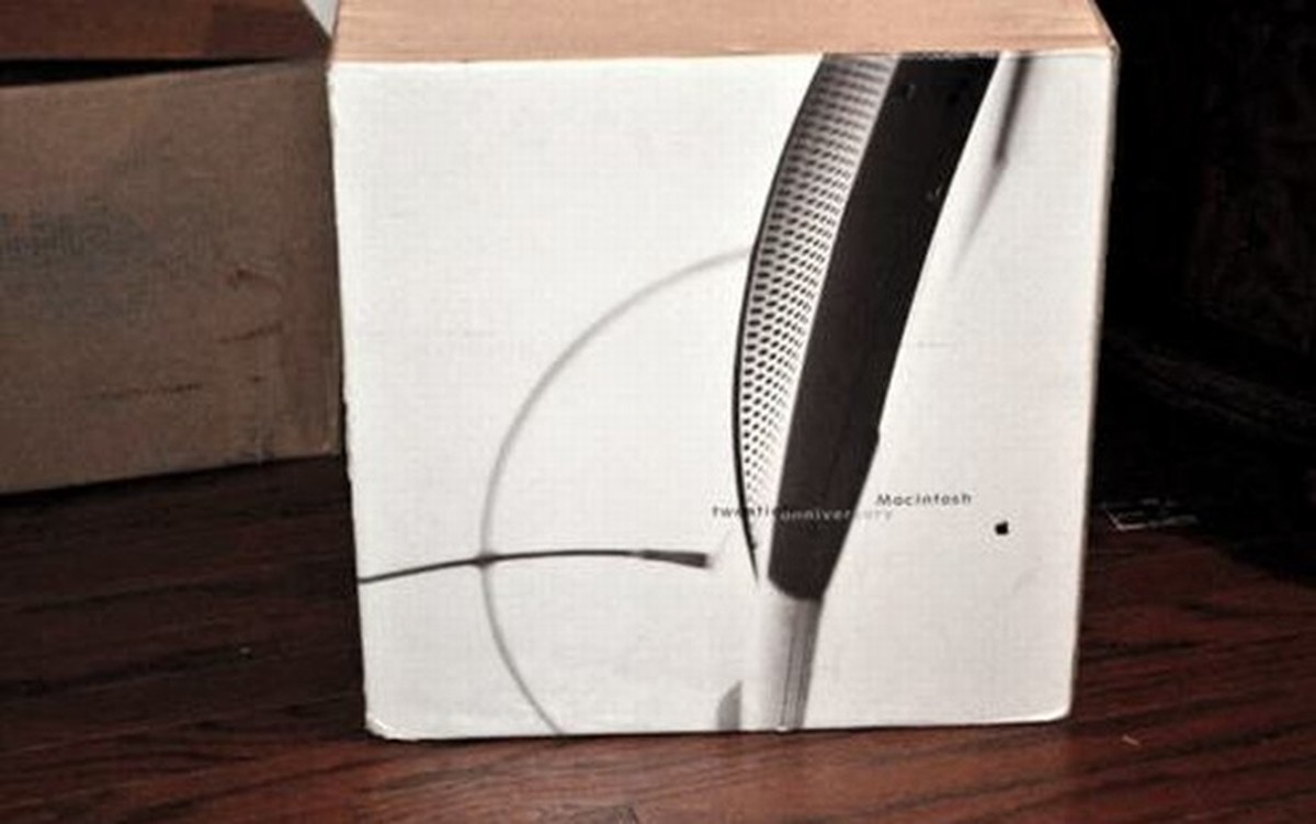 Edição de aniversário de 20 anos do Macintosh lançada em 1997 aparece ...