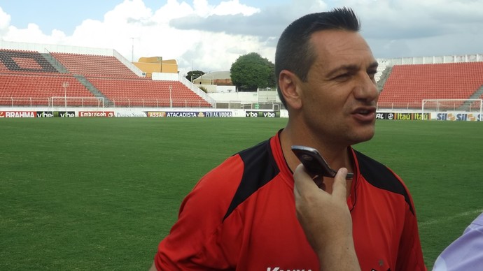 Atlético-PR estreia o técnico Doriva contra o Flamengo