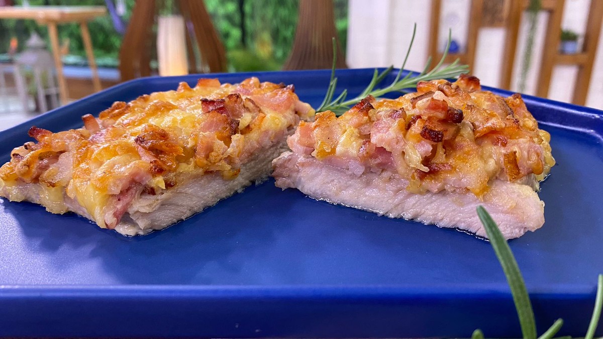 Bisteca com crosta de queijos | Mais Você | Receitas