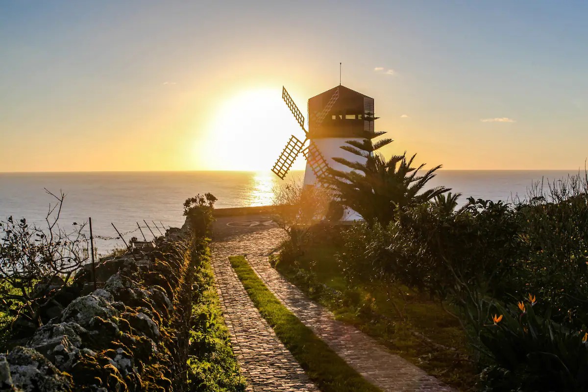 Dormir em um moinho vira sonho de verão em Portugal. Veja fotos