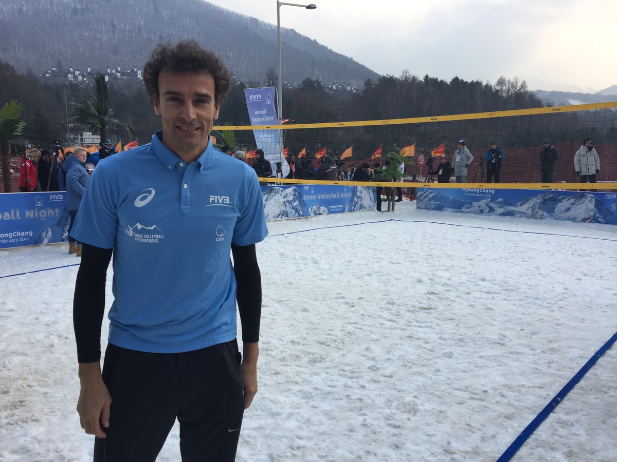 Emanuel promove o vôlei na neve e flerta com retorno: "Posso até voltar ...