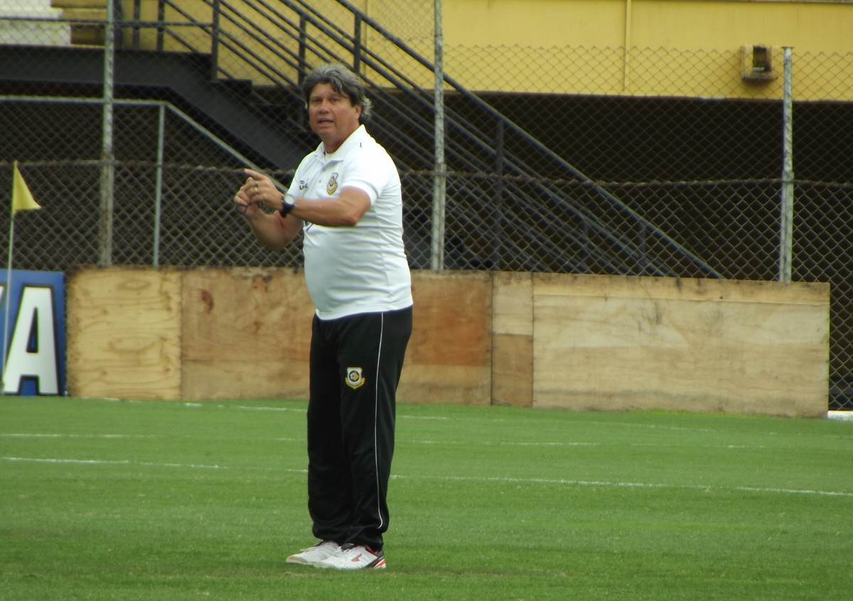 Batatais anuncia contratação do técnico Édson Abobrão para a Série A3 ...