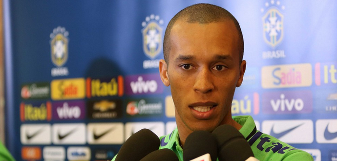 De novato a intocável: Miranda volta ao palco de sua estreia com Dunga