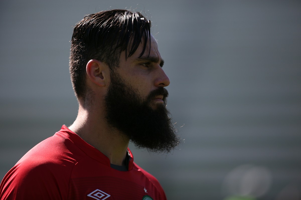 Sisudo, mas brincalhão, Jandrei explica a cara fechada em campo ...