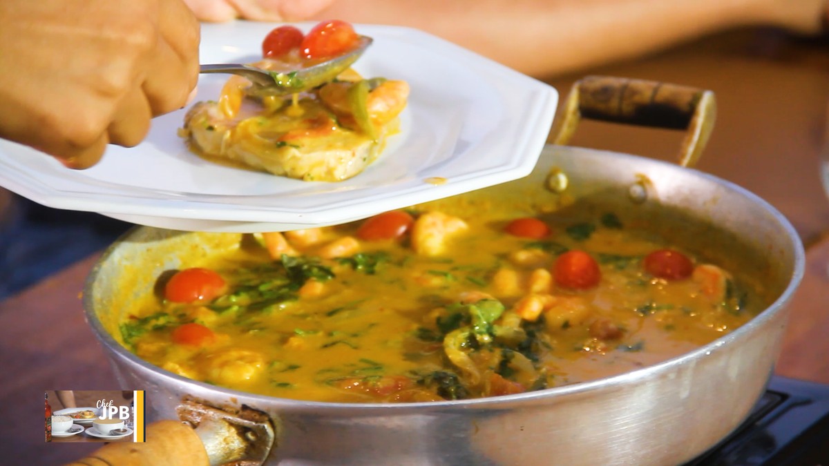 Aprenda como fazer receita de posta de peixe ao molho de camarão no ...