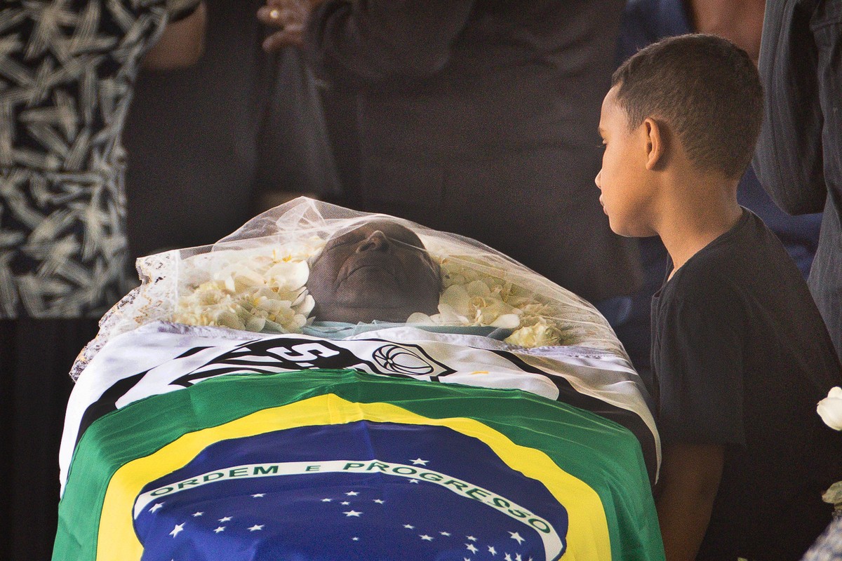 Ausência de campeões do mundo chama a atenção em velório de Pelé ...