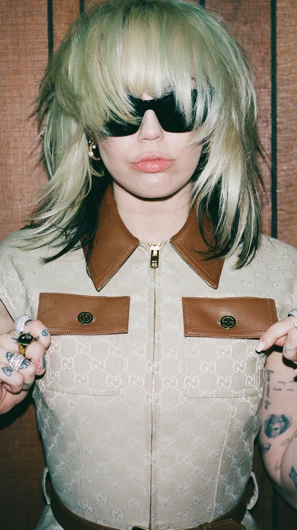 Relembre 30 looks icônicos de Miley Cyrus, a aniversariante do dia | Moda | Glamour