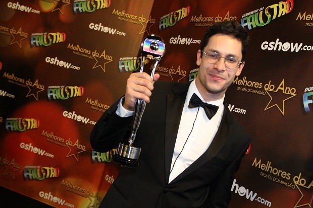 De visual novo, Rainer Cadete diz: "Ninguém mais fala comigo na rua ...