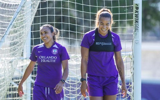 Marta comemora volta aos treinos ao lado da namorada: "Com segurança ...