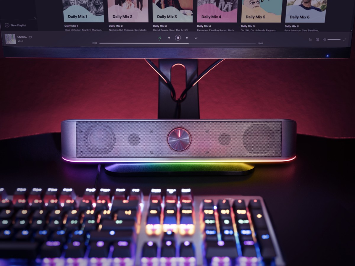 Soundbar gamer da Trust tem som de 12 Watts, tamanho portátil e luzes ...