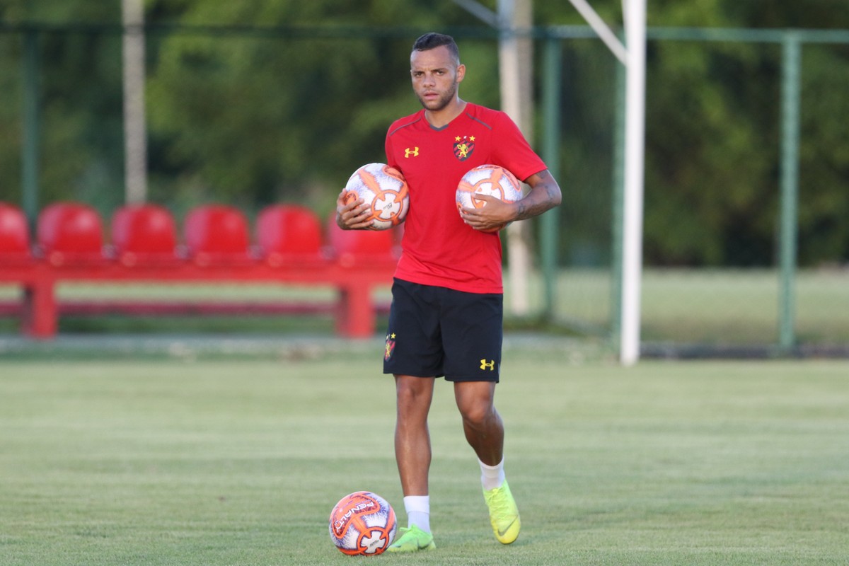 De volta ao meio, Guilherme relembra retrospecto positivo no Sport ...